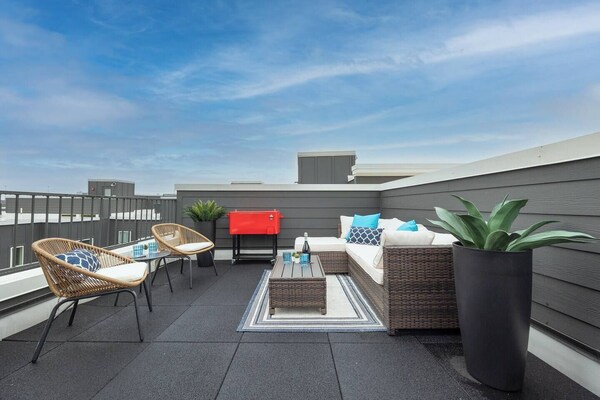 Walk To At&t + Globe Life | Luxury Rooftop Deck - Arlington, TX