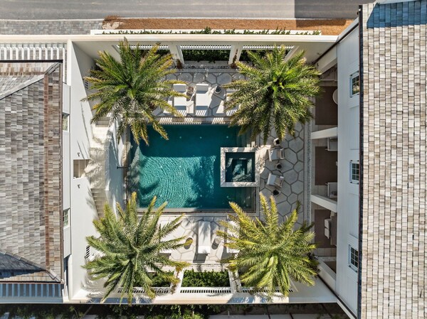 Kaiya Beach Resort-villa #74-5br Sleeps 13 With Private Beach And Private Pool. - Rosemary Beach, FL