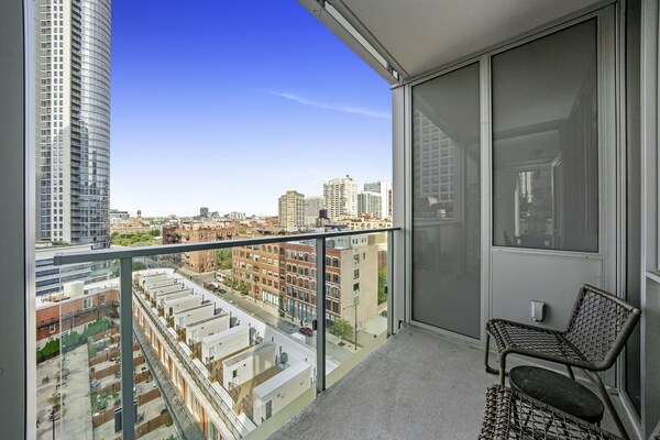 Stylish River North Suites: Luxury Living Near Chicagos Best Shopping&nightlife - Lincoln Square - Chicago