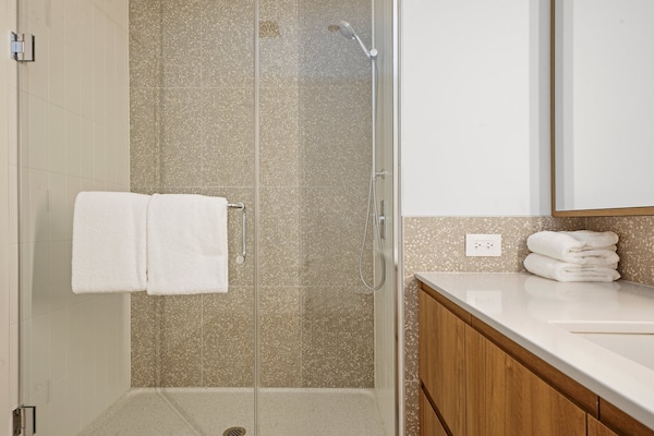 Luxury Meets Comfort: River North Rentals With Chic Style & Prime Chicago Access - Chicago, IL
