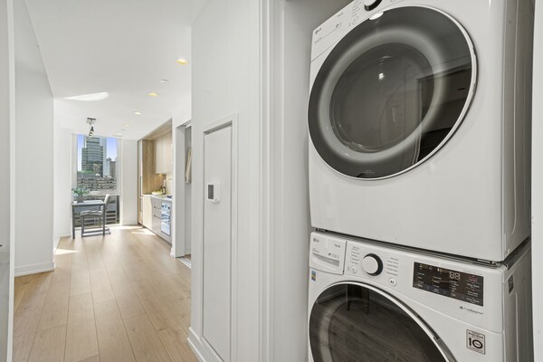 Stay Chic In Chicago: River North Suites W/ Luxe Amenities & Prime Location! - Lincoln Square - Chicago