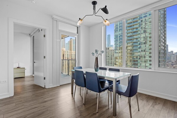 Experience Chic Chicago Living In Old Town  Spacious Suites & Luxe Amenities - Chicago, IL