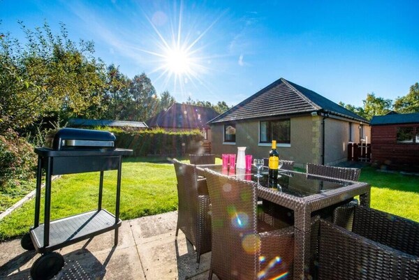 Birchwood Cottage Is A Three Bedroom Detached Pet Friendly Property With Enclosed Garden With Bbq, B - Carrbridge
