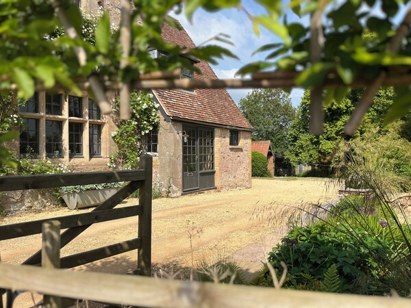 The Gables, Pet Friendly, Character Holiday Cottage In Nether Stowey - Bridgwater