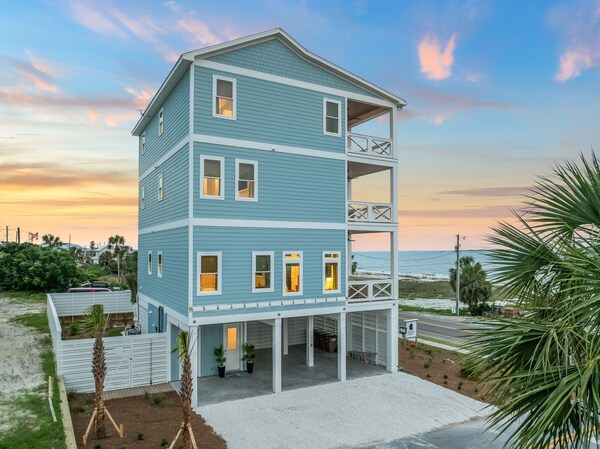 New Listing! Across From The Beach! Dogs Allowed! Private Pool! Pool Table! Cornhole! Outdoor Grill! - Mexico Beach, FL