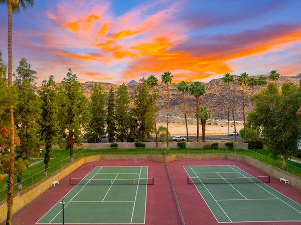 Great Location W/pool/hot Tub/golf Course/tennis - Cathedral City, CA
