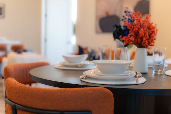 Vibrant Visit Near Airport! Free Parking, 2 Baths & Sleeps 8! 20% Off 7 Days - Montclair, NJ