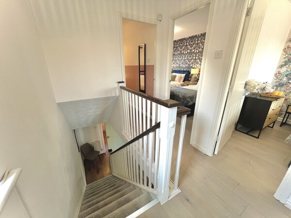 Ideal 3-bed Stay-away-home Manchester Area - Oldham