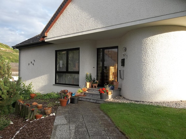 Ferienwohnung Mit Herrlichem Moselblick, Ruhige Lage, Garten, Parkplatz, Wlan - Piesport