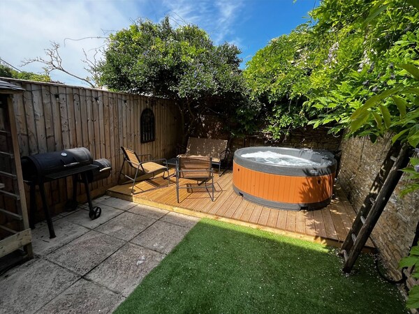 Beautifully Presented Dog Friendly Holiday - The Snug - Chipping Norton