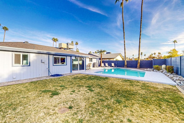 Spacious Tempe Retreat With Pool, Game Room, Close To Airport, Prime Spot. - Mesa, AZ