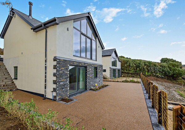 Pip's Cottage - Four Bedroom House, Sleeps 8 - Helston