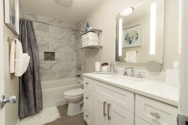 Cozy Retreat Close To Downtown + Parking - Burlington, NC