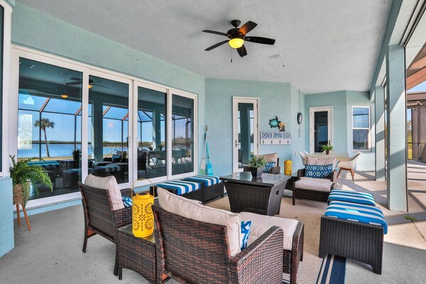 Sprawling Intercoastal Home With Boat Lifts, Pool And Hot Tub - Edgewater, FL