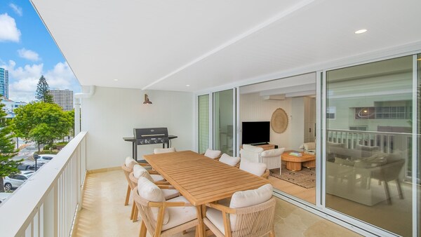 Joy Apartment 3 - Luxurious Apartment In The Heart Of Coolangatta - Min. 3n - Linen Provided - Coolangatta