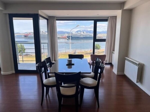 2 Rooms With A View Of The Channel And A Balcony. - Ushuaia