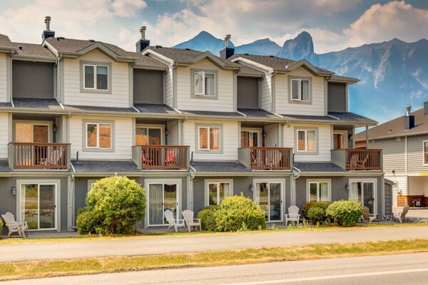 Delightful Getaway In Canmore For Groups - 3br - Alberta