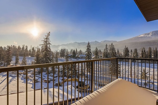 Mountain & River View | 3br Penthouse In Golden - Golden