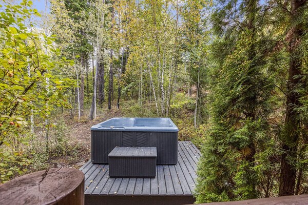 Majestic Alpenglow Lodge+hot Tub & Mountain Views! - Alberta