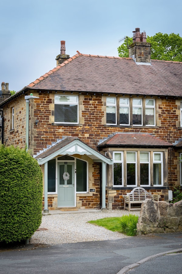The Kingsway -  A House That Sleeps 5 Guests  In 3 Bedrooms - Keighley