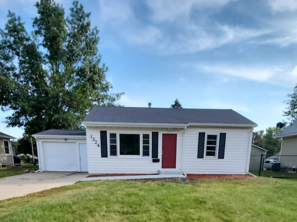 Retro Themed 2-bedroom House In Boone The Retro Rambler Is Pet Friendly! - Ledges State Park, Madrid