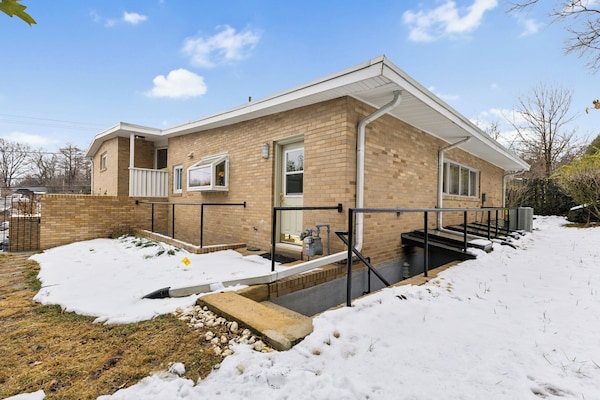 Beautiful 1 Bedroom Basement Marvelous Downtown Silver Spring - Silver Spring