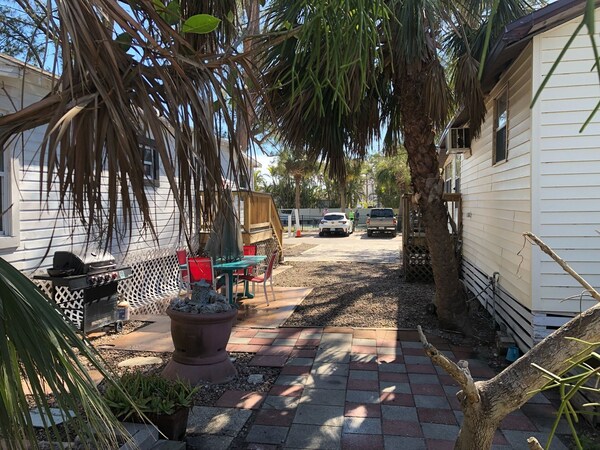 Cozy Cottage - Holmes Beach, FL
