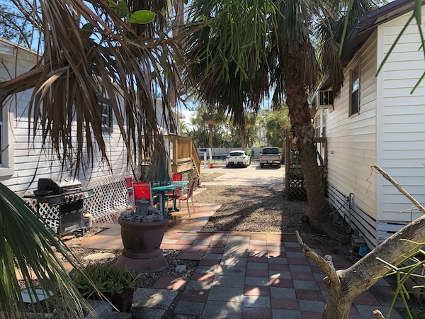 Cozy Cottage - Holmes Beach, FL