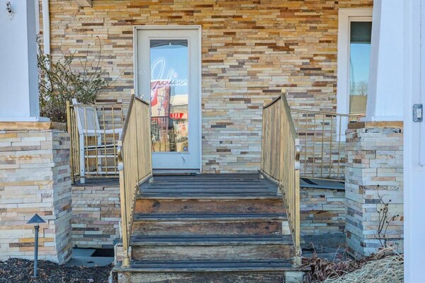 Juliana Spa Suite - Luxury Main Floor - Shenandoah University, Winchester