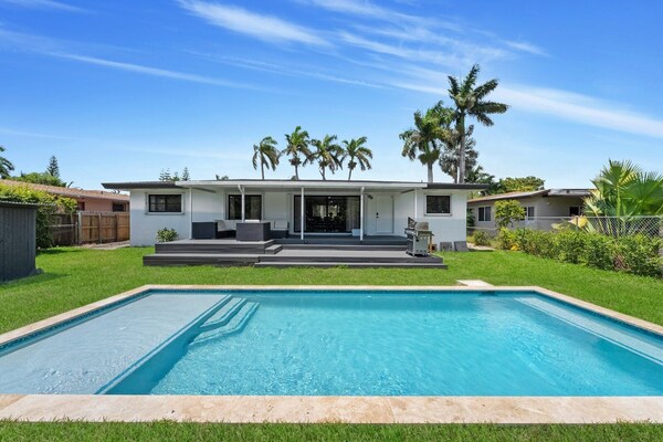 Luxury Miami Waterfront Retreat | Private Dock - Miramar, FL