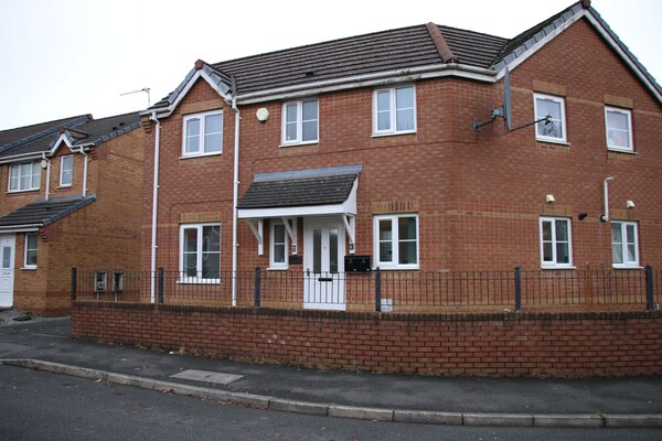 Luxury 3br House Nearby Ao Arena - Free Parking - Manchester
