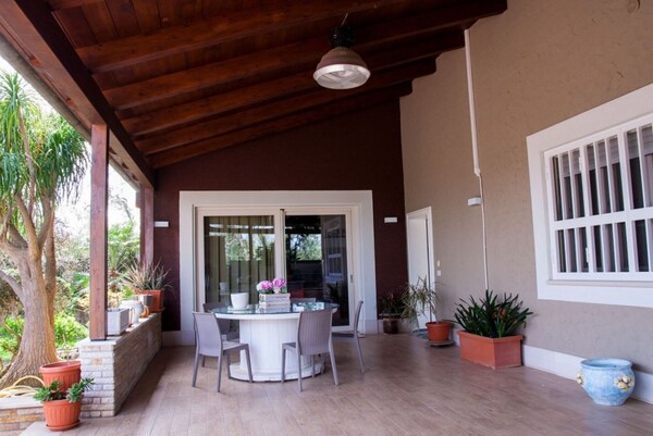 Villa With Pool & Garden - Ground Floor - Bisceglie