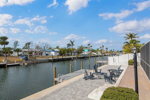 Canalfront Bradenton Home W\/dock & Heated Screened In Pool - Bradenton, FL