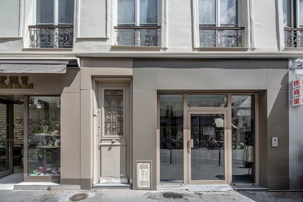 Blueground | Marais, Nr Market & Square - Gennevilliers