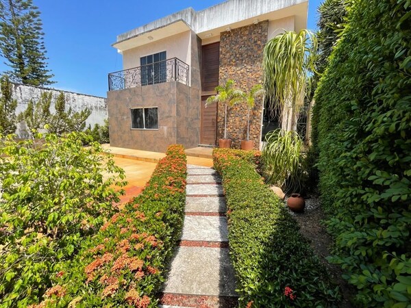 Confortable House In Heart The Vilas Do Atlantico,  Close The Beaches - Lauro de Freitas