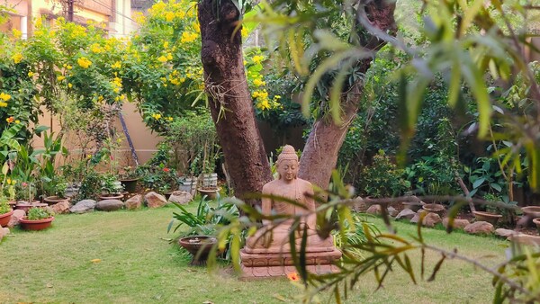 Escape To This Charming Apartment With A Touch Of Nature In Centre Of Town. - Sambalpur