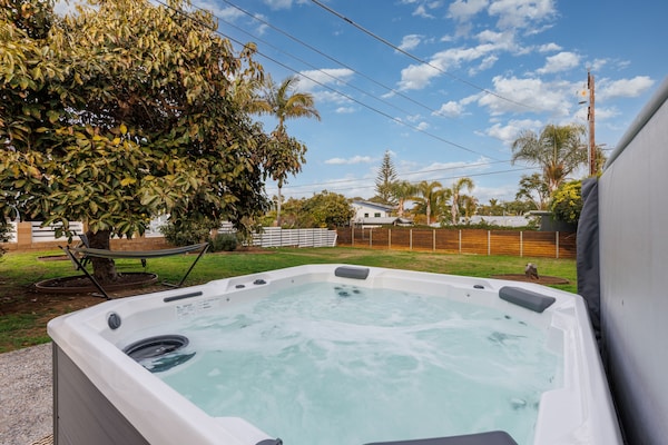 Summer Specials! Historic Cottage W/ Ocean Views + Hot Tub + Yard - Carlsbad, CA