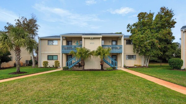 Pool, Pickleball, Beach Access & Pet-friendly Fun + Free Dolphin Cruise! - Destin, FL