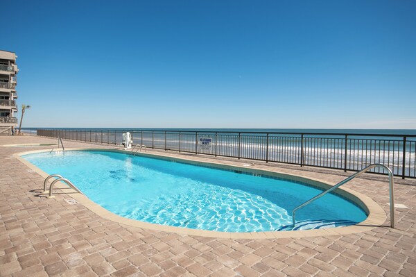 Hanna's Royal Garden Hideaway- 2 Bed, 2 Bath Direct Oceanfront Condo - Murrells Inlet, SC