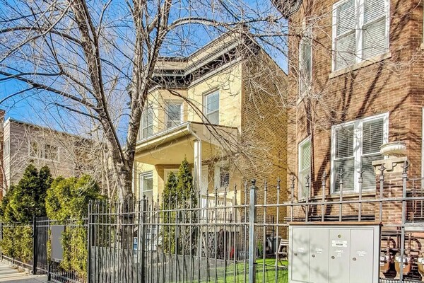 Bright & Modern Apt | Steps To Lake, Train, Food - Rogers Park - Chicago
