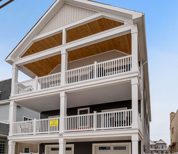 Sweet Spot Huge Condo Close To Beach Boards Rides Sleeps 11-12!!! - Wildwood, NJ