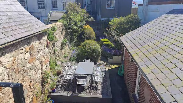 Grade 2 Listed Spacious Town House In Beaumaris |Pass The Keys - 安格爾西島