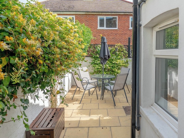 2 Bedroom Accommodation In Broadstairs - Broadstairs