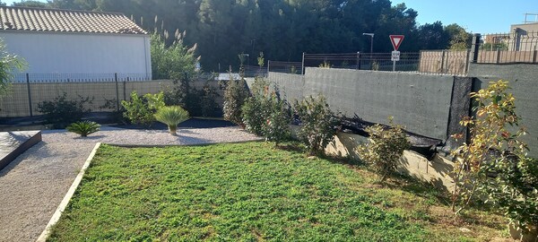 Location Saisonnière Avec Piscine - Jardin- 6 Personnes - Sommières (30250) - Montpezat