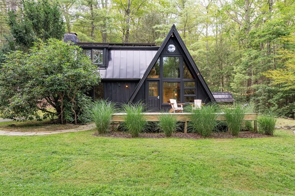 Black Pines A-frame  A Cozy Catskills Retreat - Kerhonkson, NY
