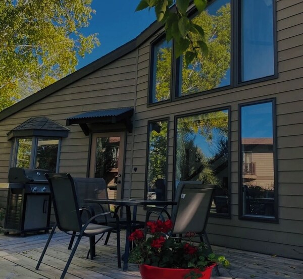 Great Montana Townhouse Skiing, Fly Fishing, Golf All In Your Backyard! - Bozeman, MT