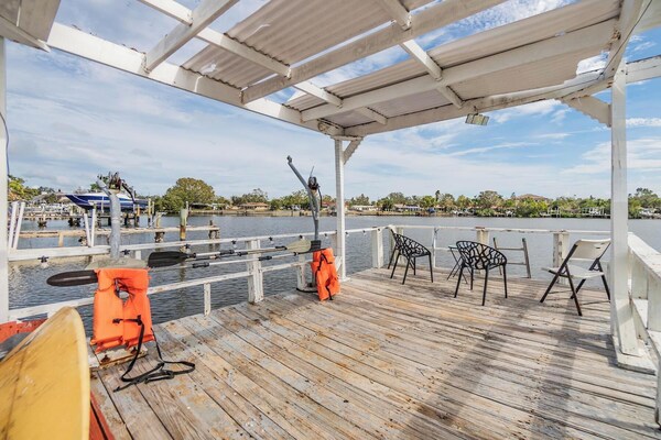 Waterfront 2bd/1ba W/ Kayaks - Saint Petersburg, FL