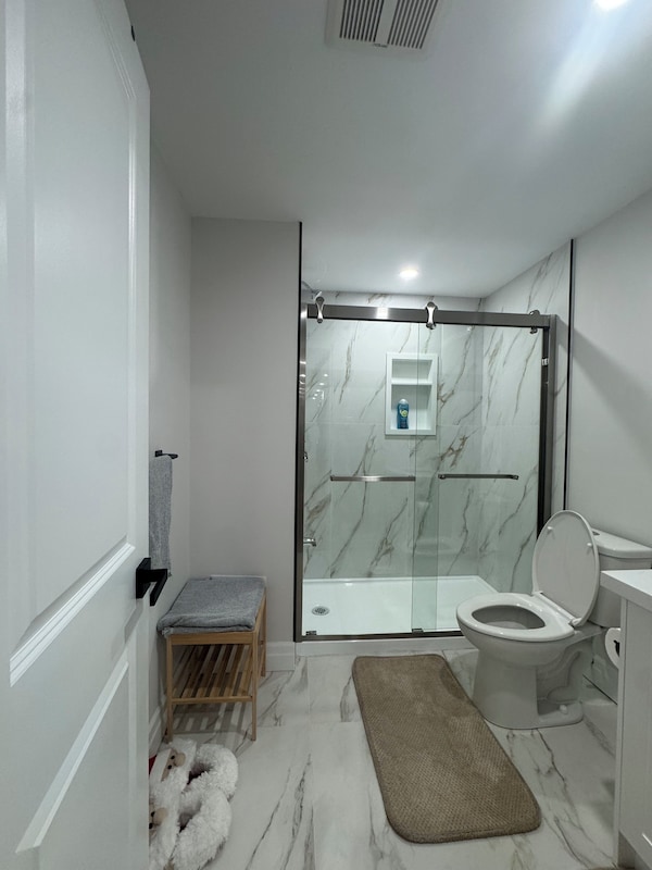 Enjoy This  Cozy & Spacious Place In The Most Beautiful Neighbourhood. Love It! - Ajax