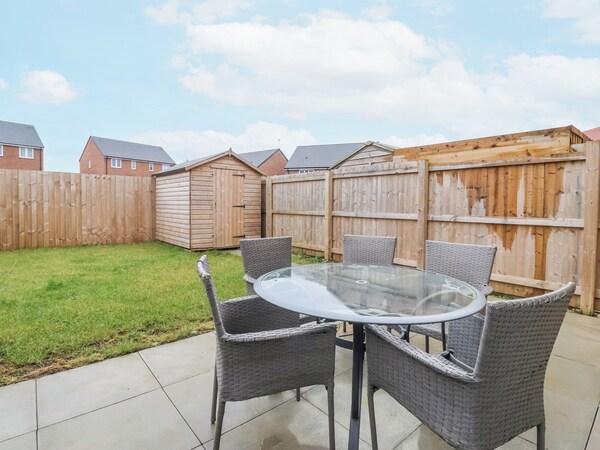 Happy Days, Pet Friendly, Country Holiday Cottage In Bridlington - Flamborough