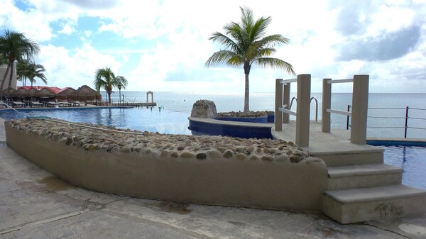 3-bedroom Oceanfront Condo W/breathtaking Views! Your Dream Getaway In Cozumel - Cozumel
